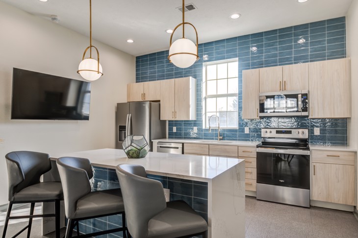 Bayview Club | Pet-Friendly Apartments in Castleton, Indianapolis, IN ...