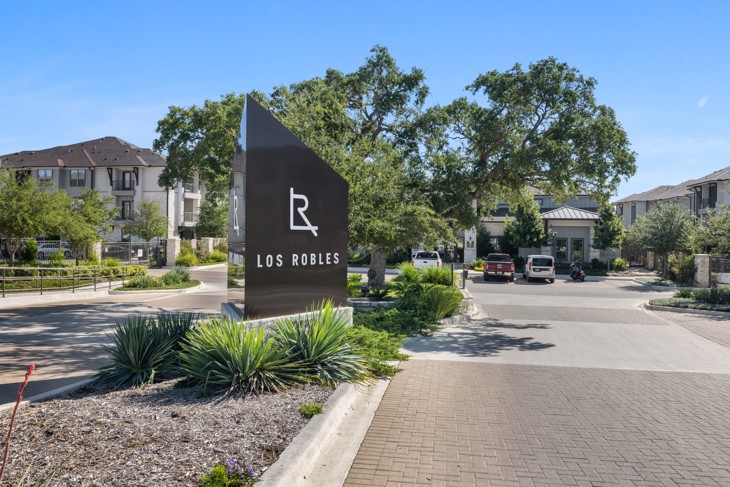 Los Robles Apartments | Stone Oak Apartments San Antonio TX