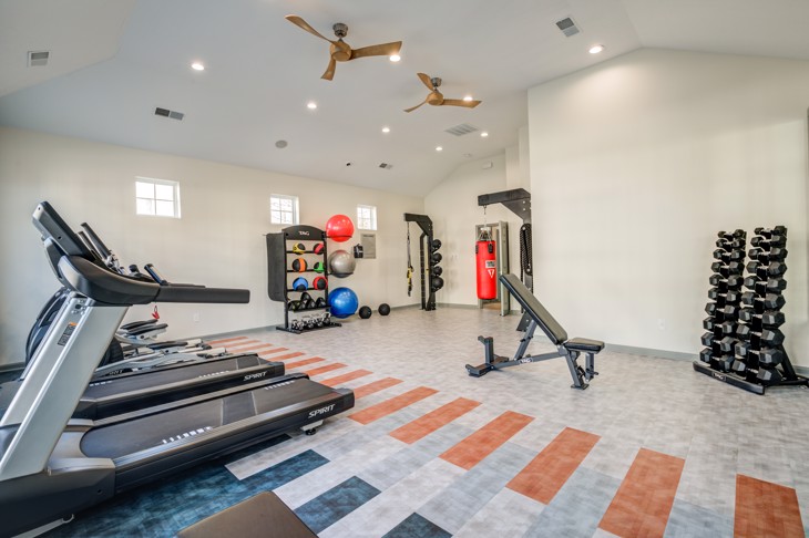 Bayview Club | Pet-Friendly Apartments in Castleton, Indianapolis, IN ...